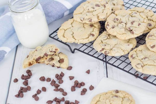 How to make Chocolate Chip Cookies - Devour Dinner