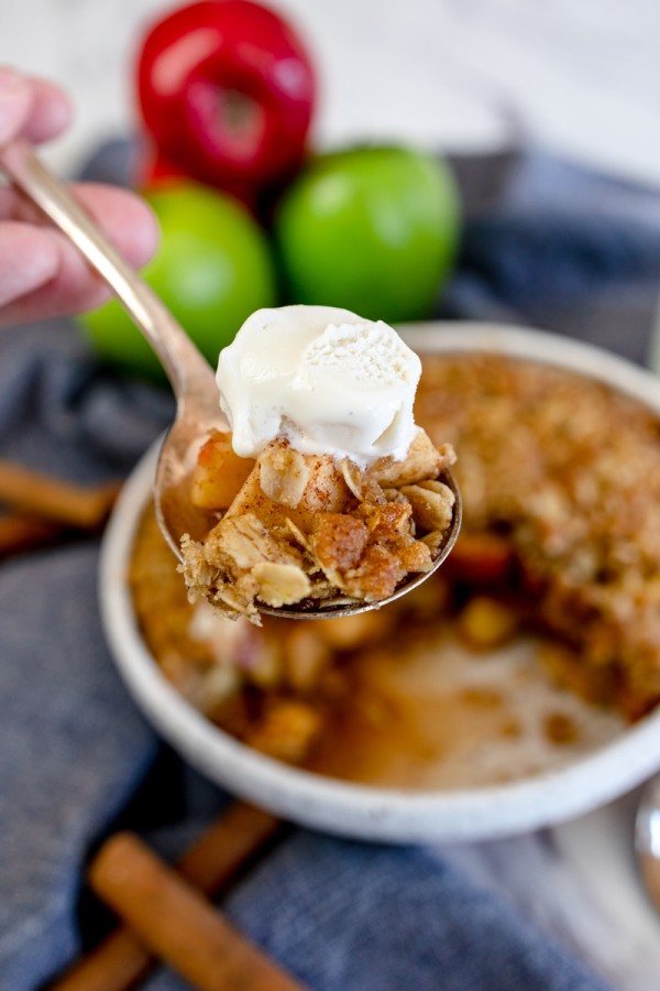 Air Fryer Apple Crisp - Devour Dinner